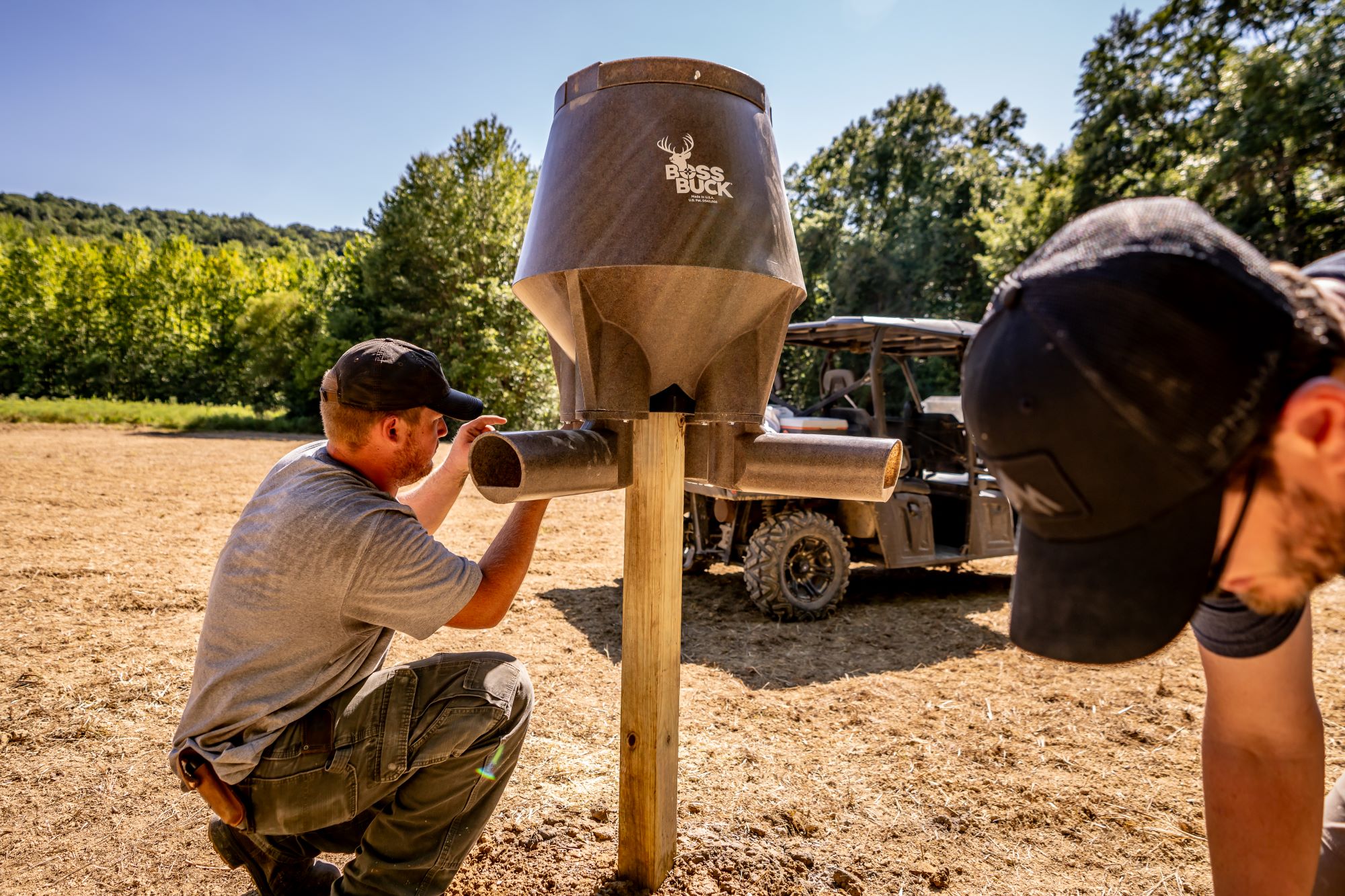 Post Feeder - Boss Buck