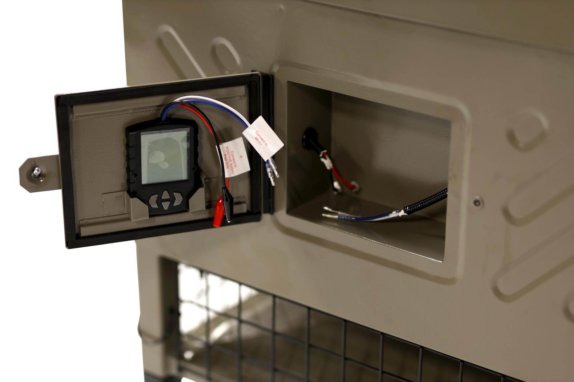 600lb FILL SLED FEEDER W/ DIVERTER PLATE & SOLAR PANEL - Boss Buck